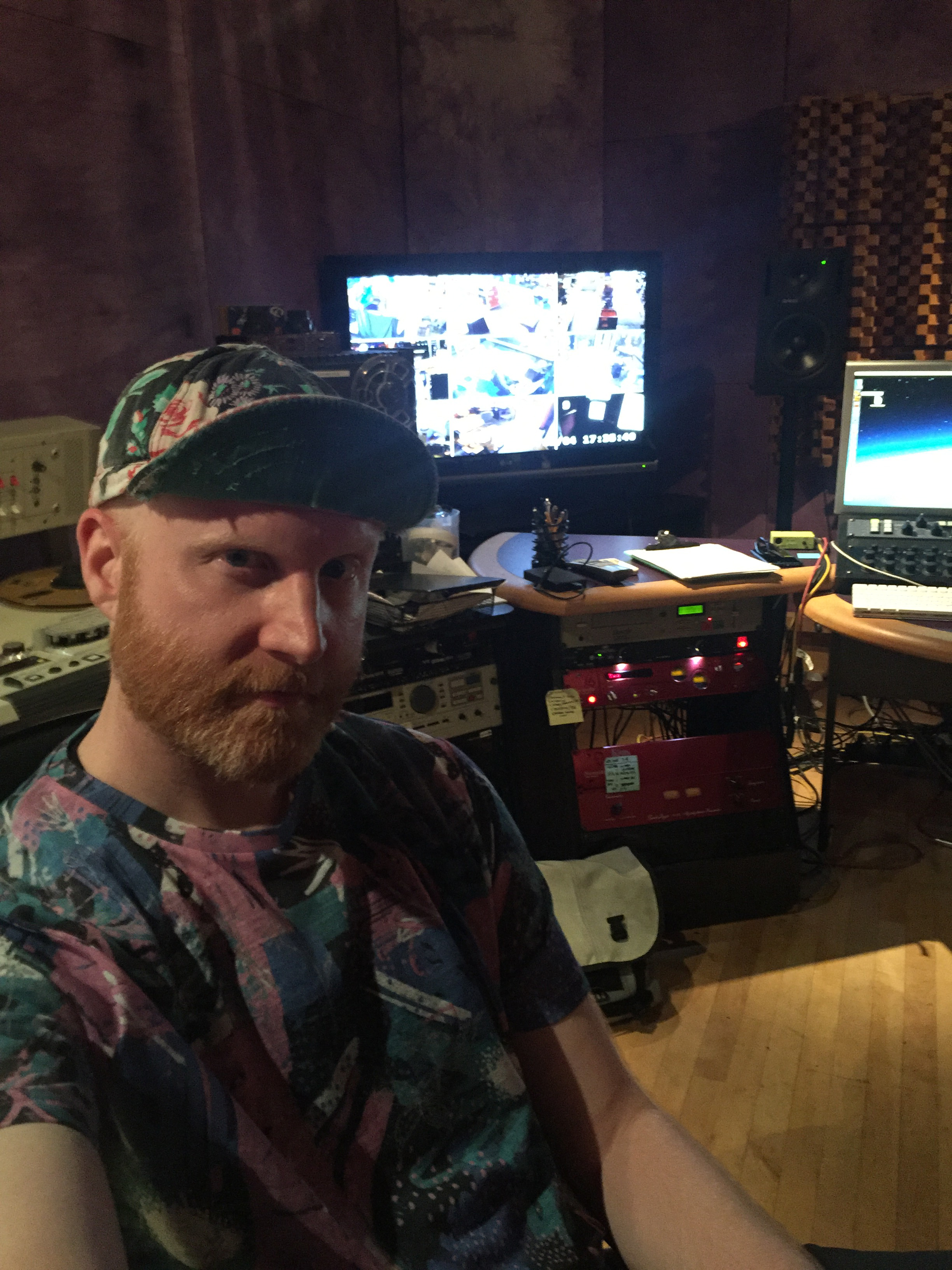 Logan Lynn Announces New Album with GLASYS and Jay Mohr - Tracklist ...